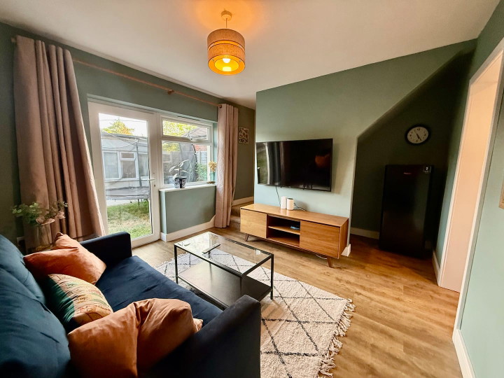 Kits Coty Annexe  1-bed + Parking - Shere