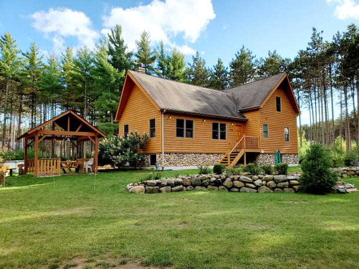 Calming Pines
Htd Pool/hot Tub/
Fireplace/firepit - Wisconsin