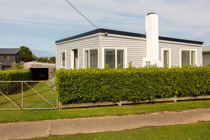 The Classic Kiwi Crib - Riverton/Aparima