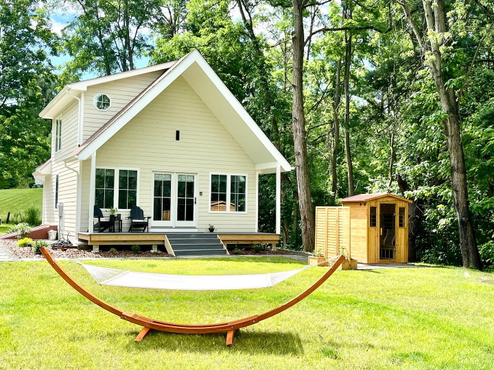 Modern Cozy Cabin /Outdoor Infrared Sauna/yard - Hudson, NY