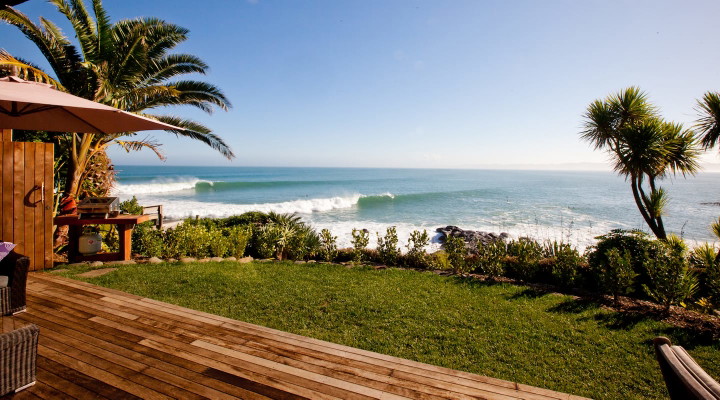 Whale Bay Surf House + Bach + Spa On Waterfront - Raglan