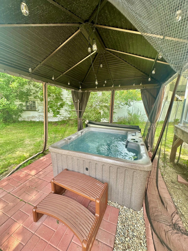 Modern Downtown Escape Hottub Fire Pit Games 12ppl - Keene, NH