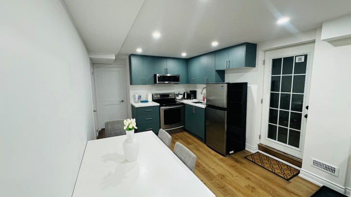 Modern 2br Suite | One Free Parking & Wifi - Ajax