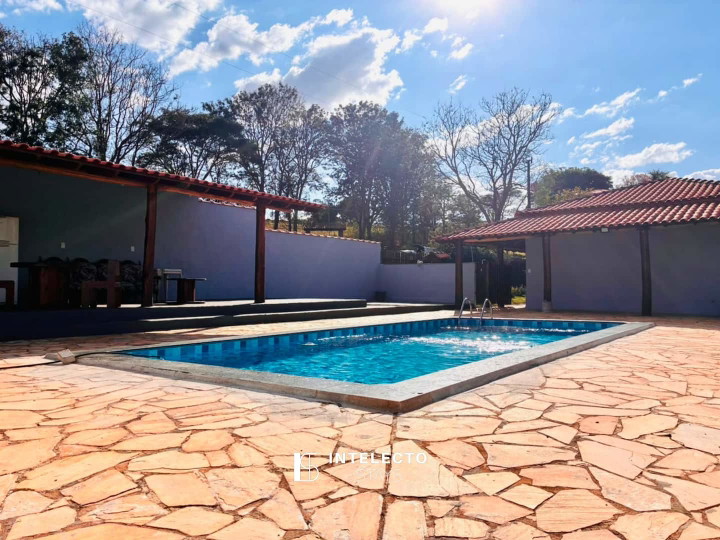 Top Site With Barbecue, Games And Pool To Enjoy - Caldas