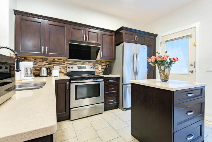Peaceful Entire 2-bedroom 2-bathroom Townhouse - Port Coquitlam