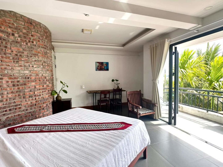 Circle Wall- 180° River View Balcony Strong Wifi - Vietnam
