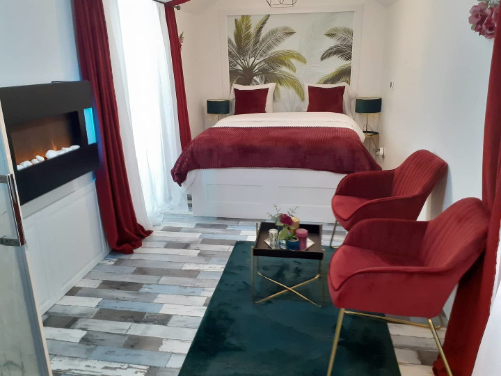Duplex Très Cosy Couleur Rouge Bordeaux Numéro 7 - Pontoise