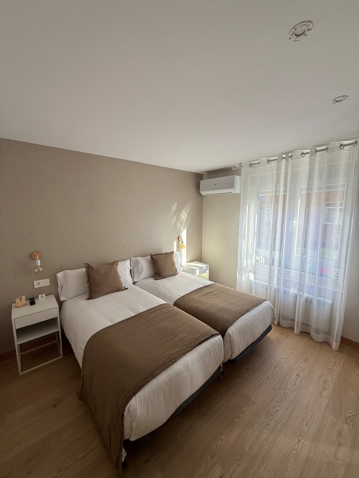 Double Room With Private Bathroom - レオン