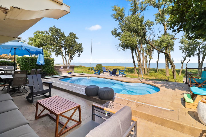 Beachfront- Lake Michigan-hot Tub-heated Pool - Gary, IN