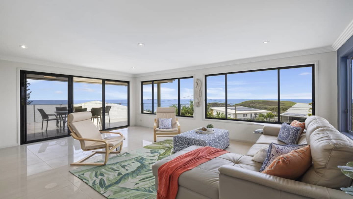 Lighthouse At Emerald - Ocean Views, Walk To Beach - Coffs Harbour