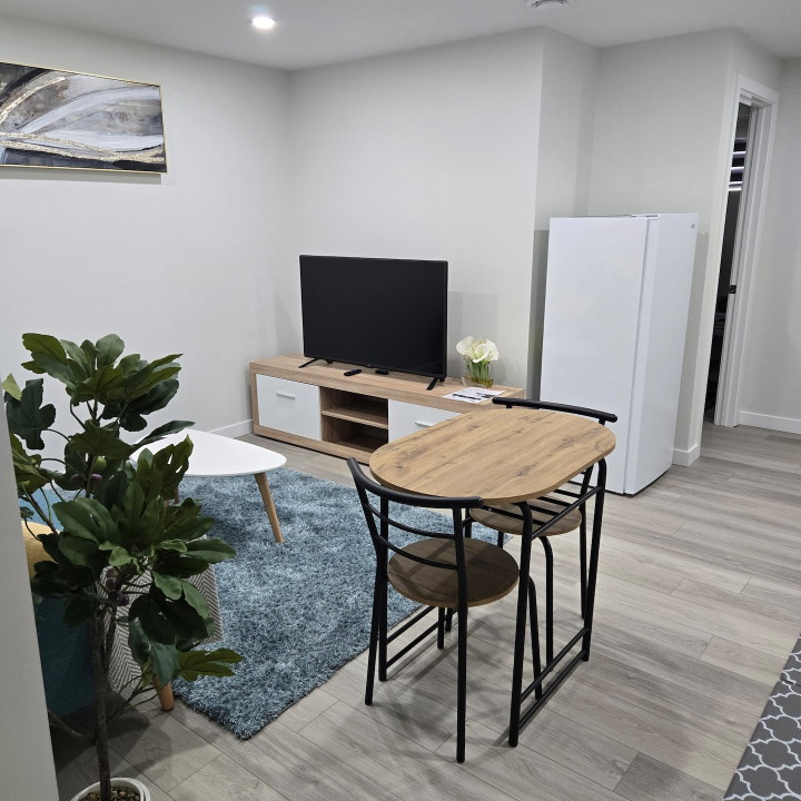 Luxe Guest Suite - Winnipeg