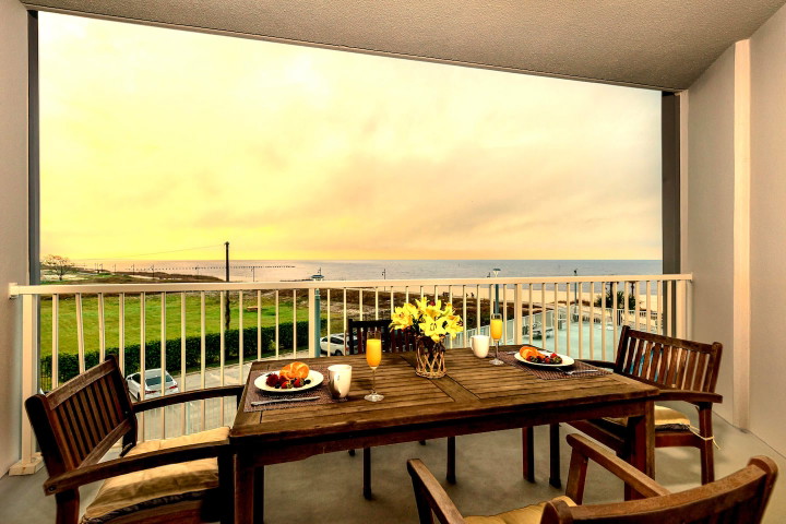 Romantic 2br Beachfront Balcony - Biloxi, MS