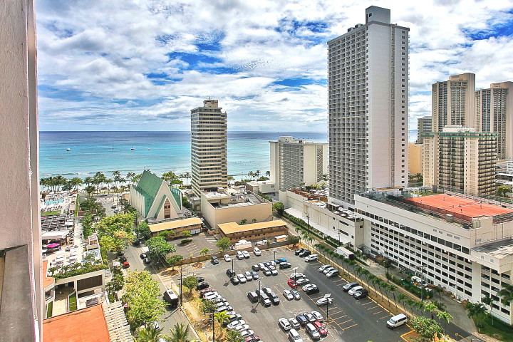 New Listing 22th Fl Lovely Ocean/mountain View - Honolulu, HI