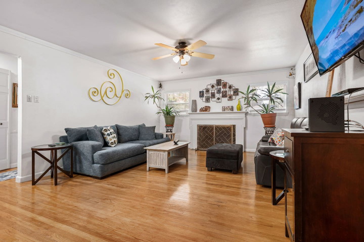 Cheerful Home W/ Private 15' Swim Spa, Big Fenced Yard, & Fire Pit - Arlington, TX
