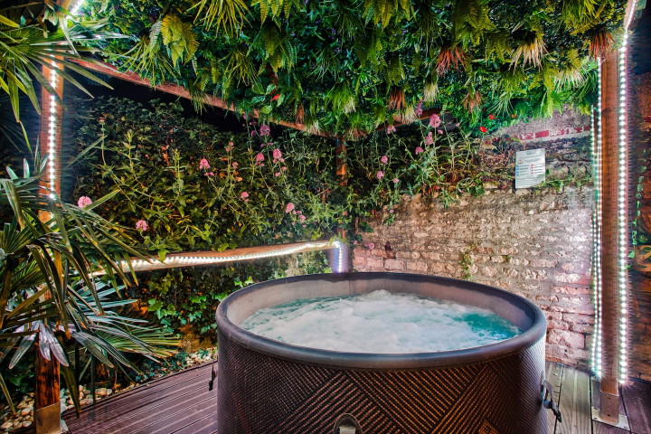 Jacuzzi Apartment - Downtown - Garden - Caen