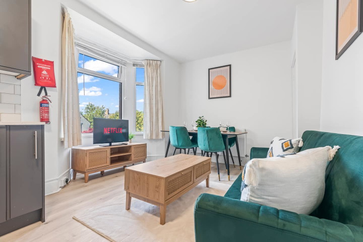 Contractor Stay | Newport Sleeps 5 With Wi-fi - Newport