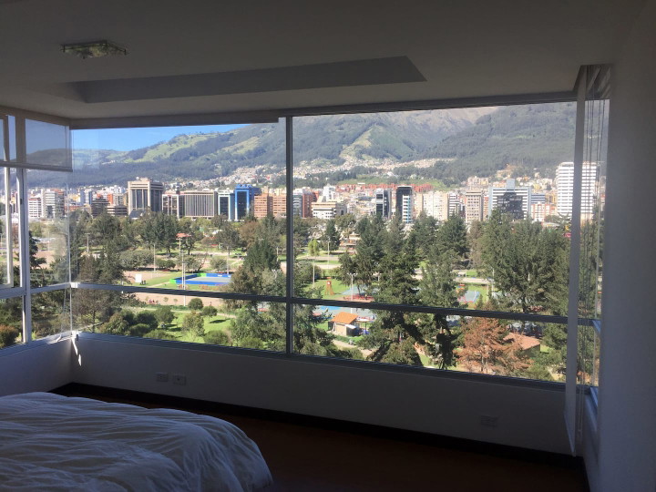 Apartment Across Parque Carolina - Quito