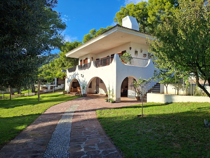 Beautiful And Spacious Villa Surrounded By Nature - Castellón de la Plana
