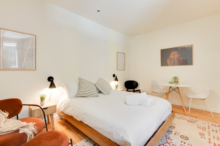 Standard Inn Room In The Heart Of Montreal's Scene - Montreal