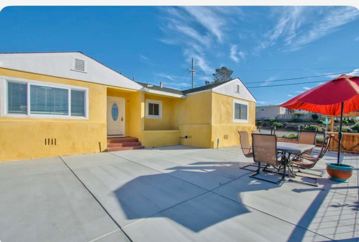 3br Seaside Home · Ocean Views & Sunset Yard - Monterey, CA