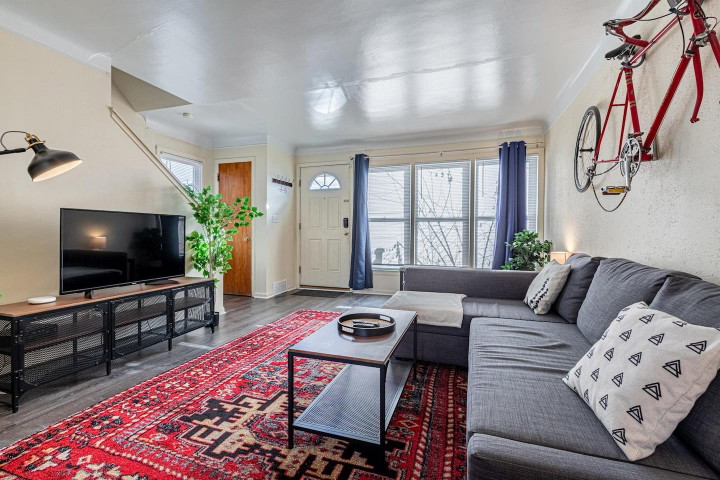 Clean, Fresh And Homey 2br! Welcome! - Ann Arbor, MI
