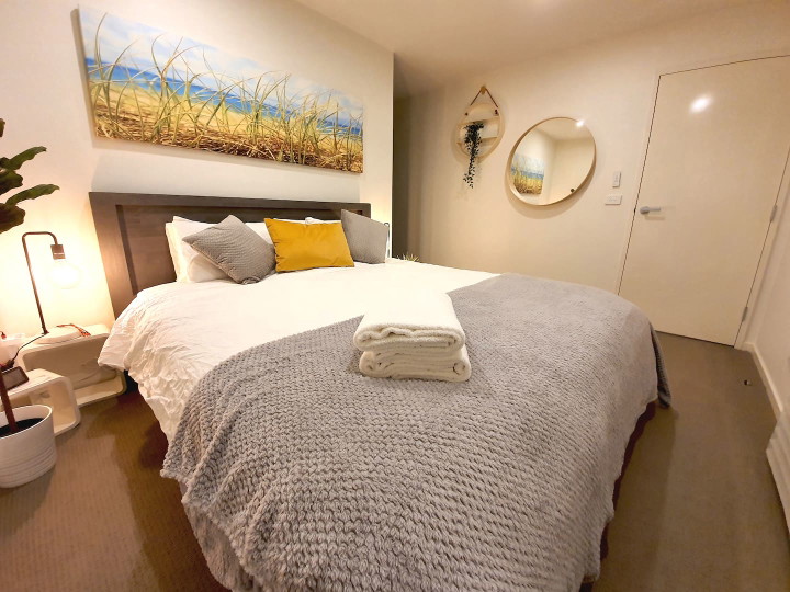 Spacious Modern 1bdr, Wifi, Parking, Close To City - Queanbeyan