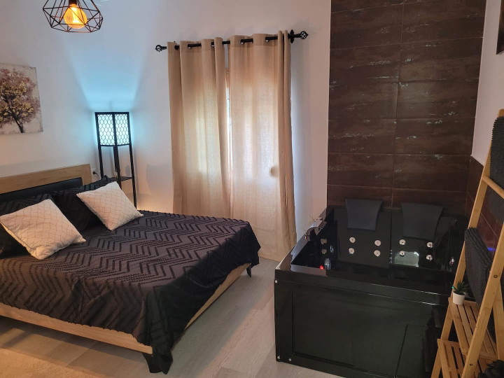 Black Jacuzzi Apartment - Grazalema