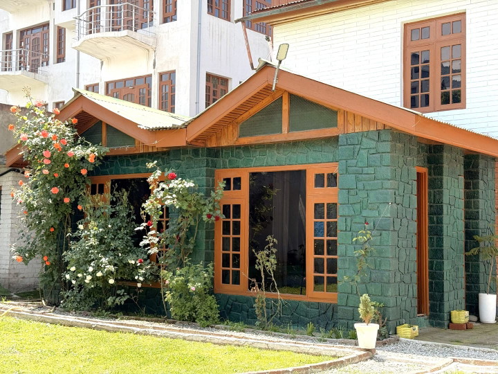 The Vintage Cottage By Nivaas 4 Bhk Cottage - Srinagar