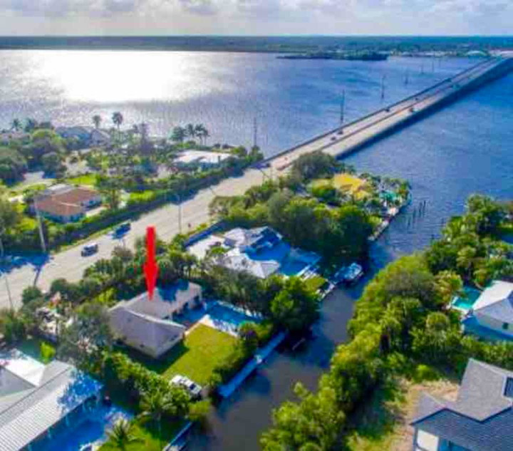 Beautiful Waterfront Home With Dock And Ramp - Vero Beach, FL