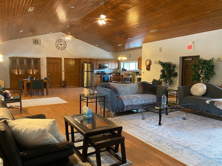 A Traveling Executive's Home Away From Home! - Rockford, IL