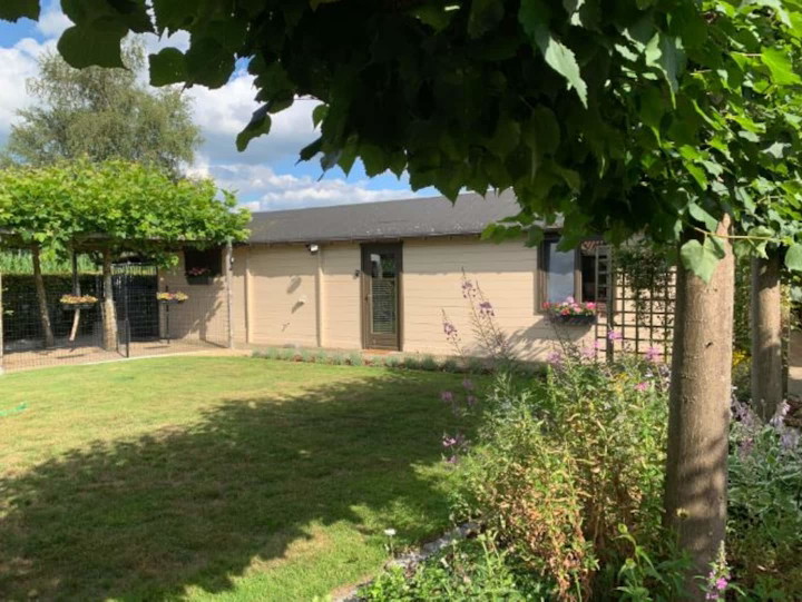 Rooyen : Gezellige Chalet Met Afgesloten Tuintje - Beerse