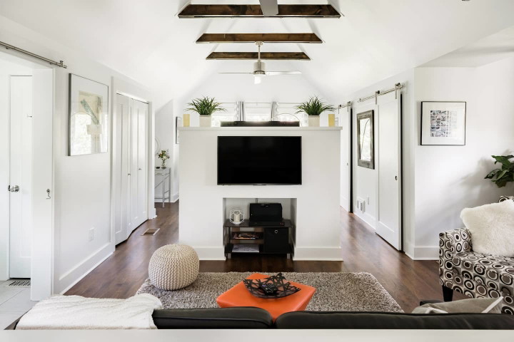 Walk To Trendy Shops From An Elegant Loft In East Nashville - Nashville, TN