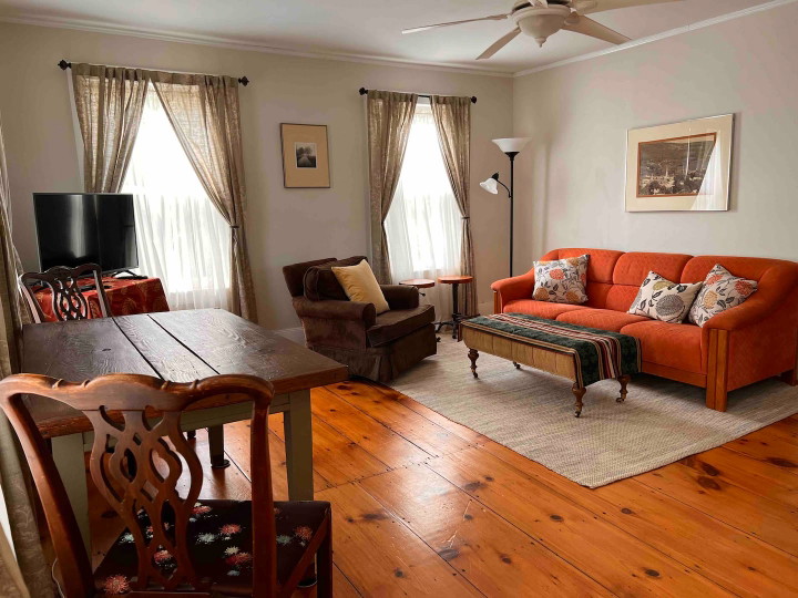 Apt In Town 2 Br/2 Levels In Victorian Farmhouse - Brattleboro, VT