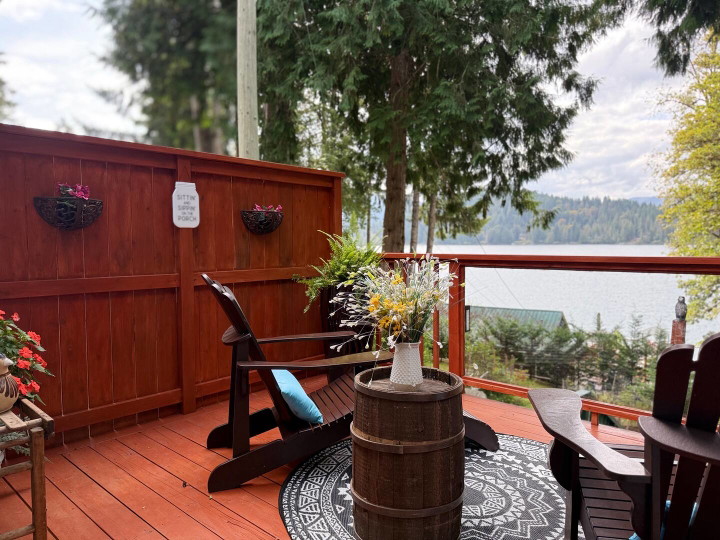 Lakefront Cottage  Private Hot Tub  Wharf - Lake Cowichan