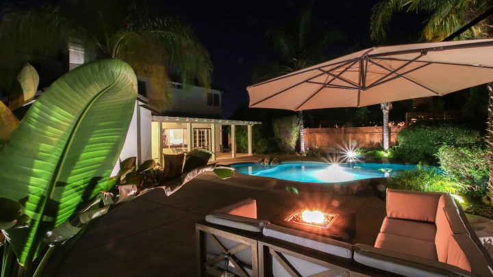 Luxurious Spa-like Oasis With Pool, 4bdr/ 3br - Elk Grove