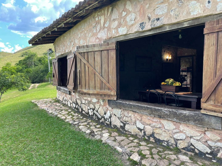 Cabana De Pedra Rústica Em Ambiente Rural - Rio Preto