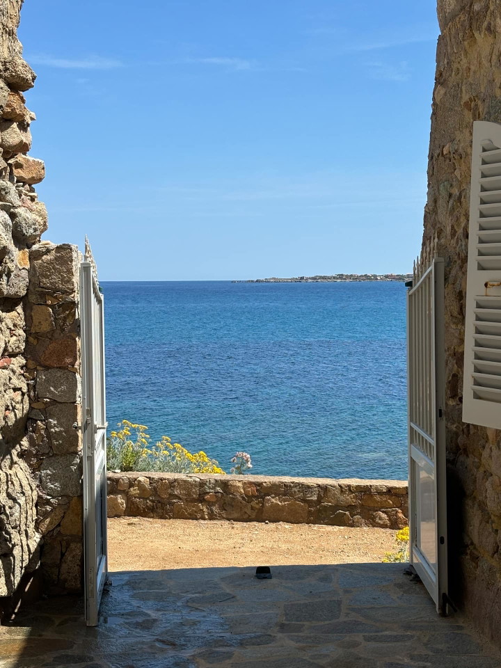 Front De Mer Exceptionnel Et Authentique En Corse - Algajola