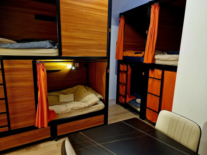 Hostel Bed In Shared Dorm Witte De Withstraat. - Rotterdam