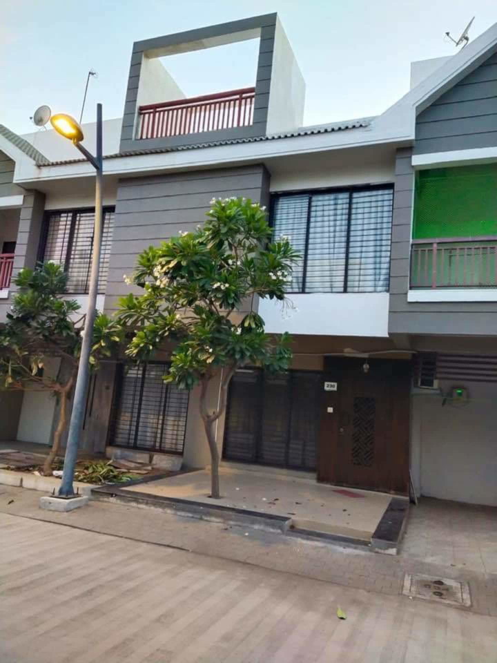 Resort-style 3bhk Villa With Club Access On Nh48. - Bardoli