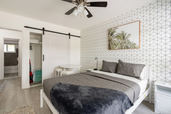 Small Apartment Room 4 - North Miami, FL