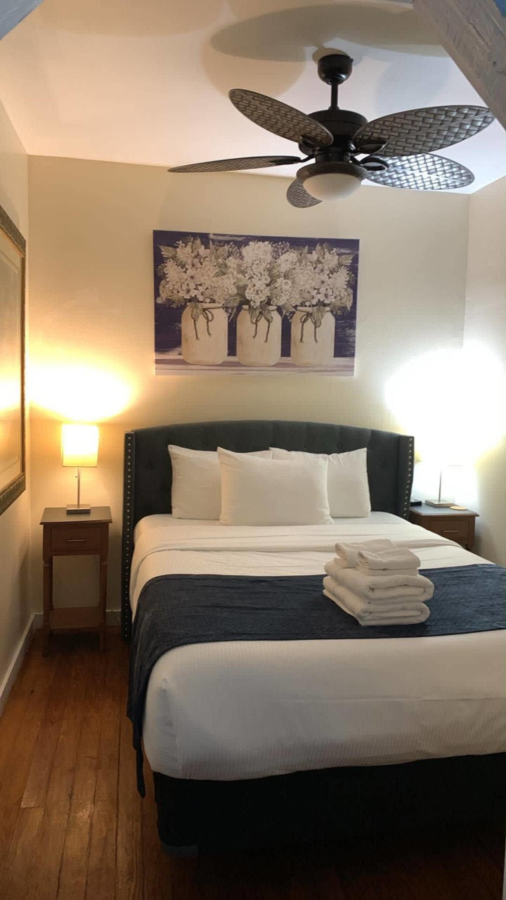 Inn At Mount Dora ~ Amethyst ~ Central Downtown - Mount Dora, FL