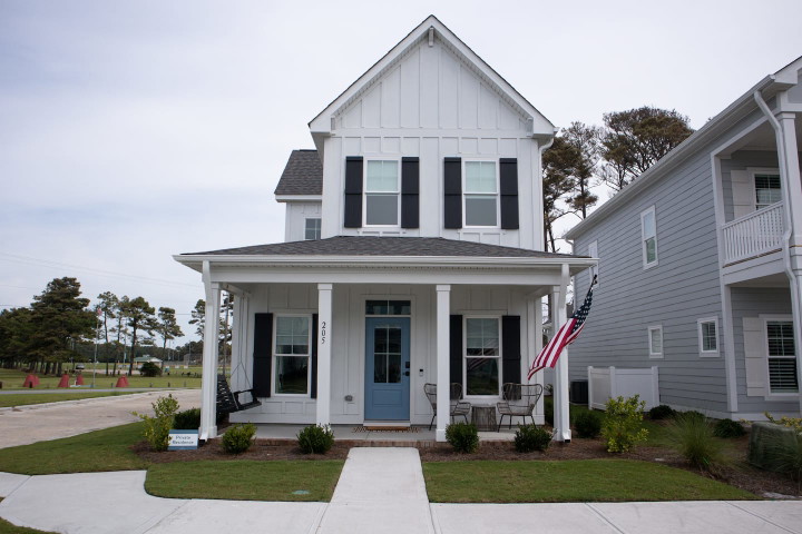 Beau Coast Home: Pool, Bikes & Ev Charger - Harkers Island, NC