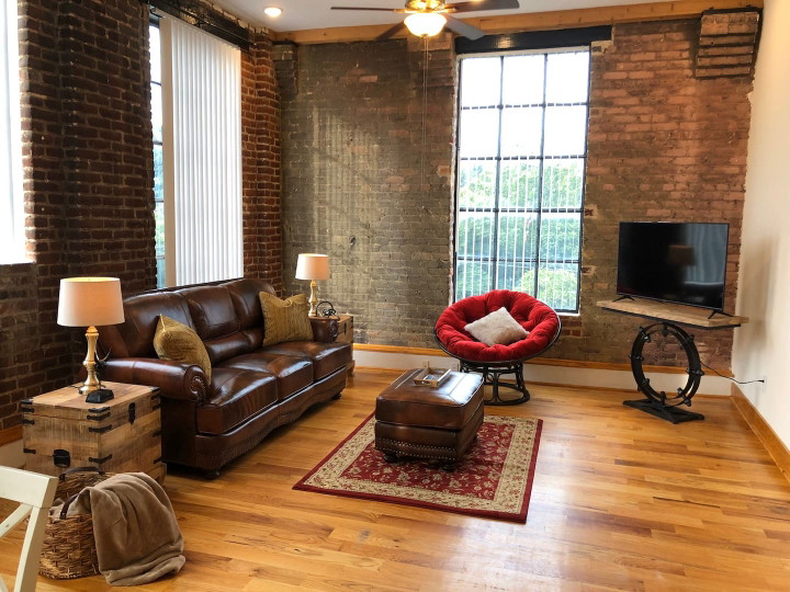 Downtown Lynchburg Loft With A Cozy Vibe! - Lynchburg, VA