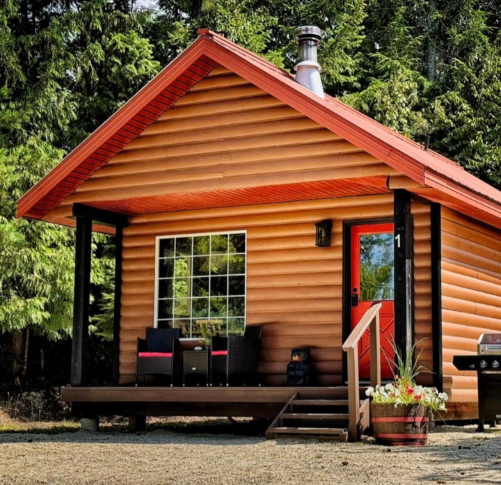 Cabin #1 Black Bear - Nakusp