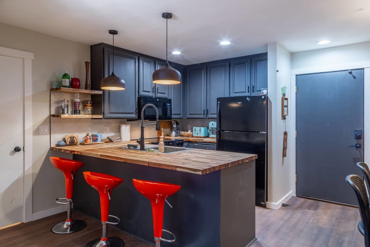 Ski In Canyon Lodge Modern 1 Bdrm Pacman & Garage! - Mammoth Lakes, CA