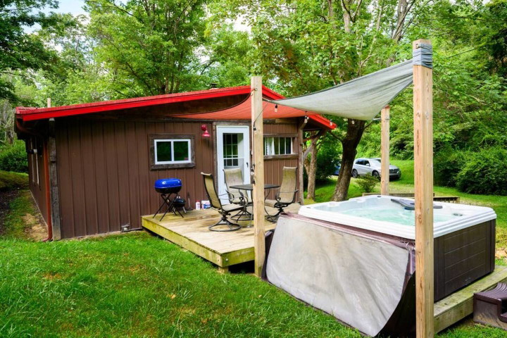 Cozy Creekside Cabin W/sauna And Hot Tub! - Asheville, NC