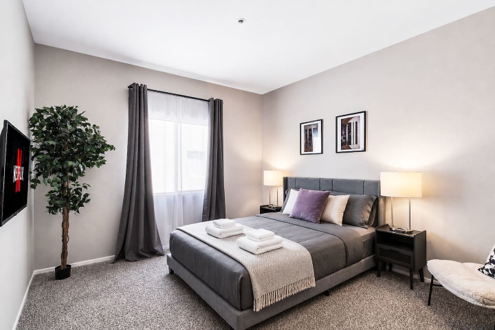 Hollywood Sunset Place | Prime Location - ハリウッド, CA
