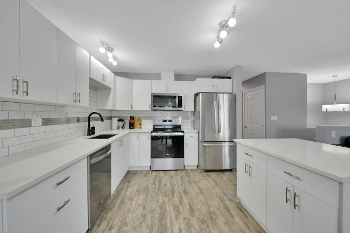 Bright And Sharp Executive Suite - Red Deer