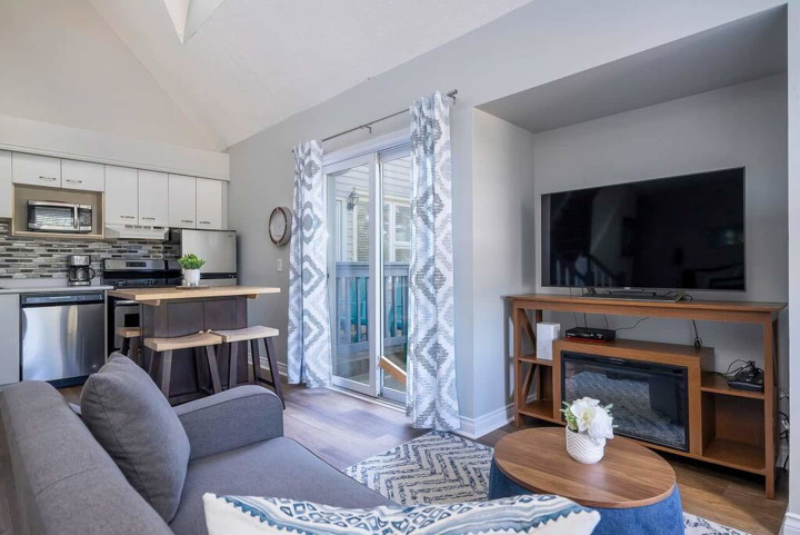 Wanderer Way Loft - Shuttle, Pool & Trails - Collingwood