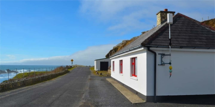Achill Ocean's Edge On The Wild Atlantic Way - Achill Island